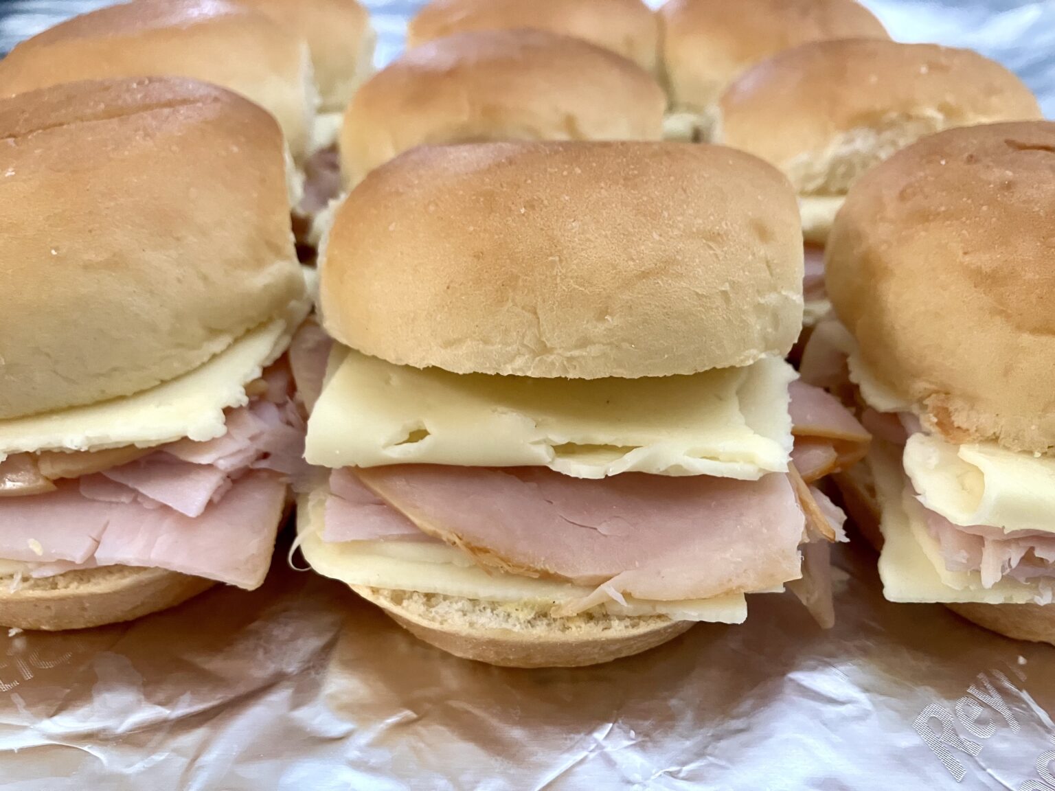 Turkey Sliders On Hawaiian Rolls - It's Everything Delicious